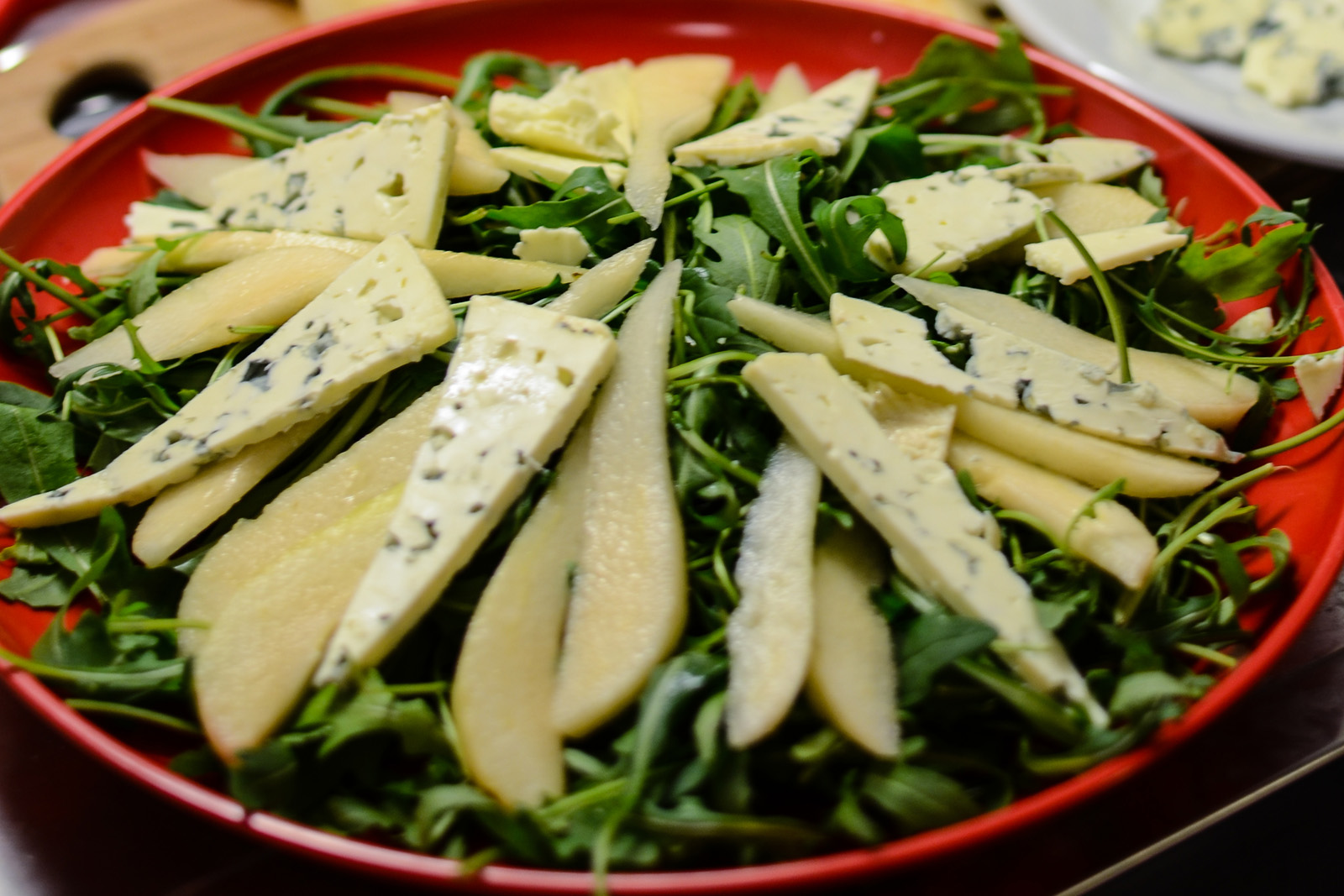 Rocket salad with blue cheese, pears and sesame seeds | Travel For Taste